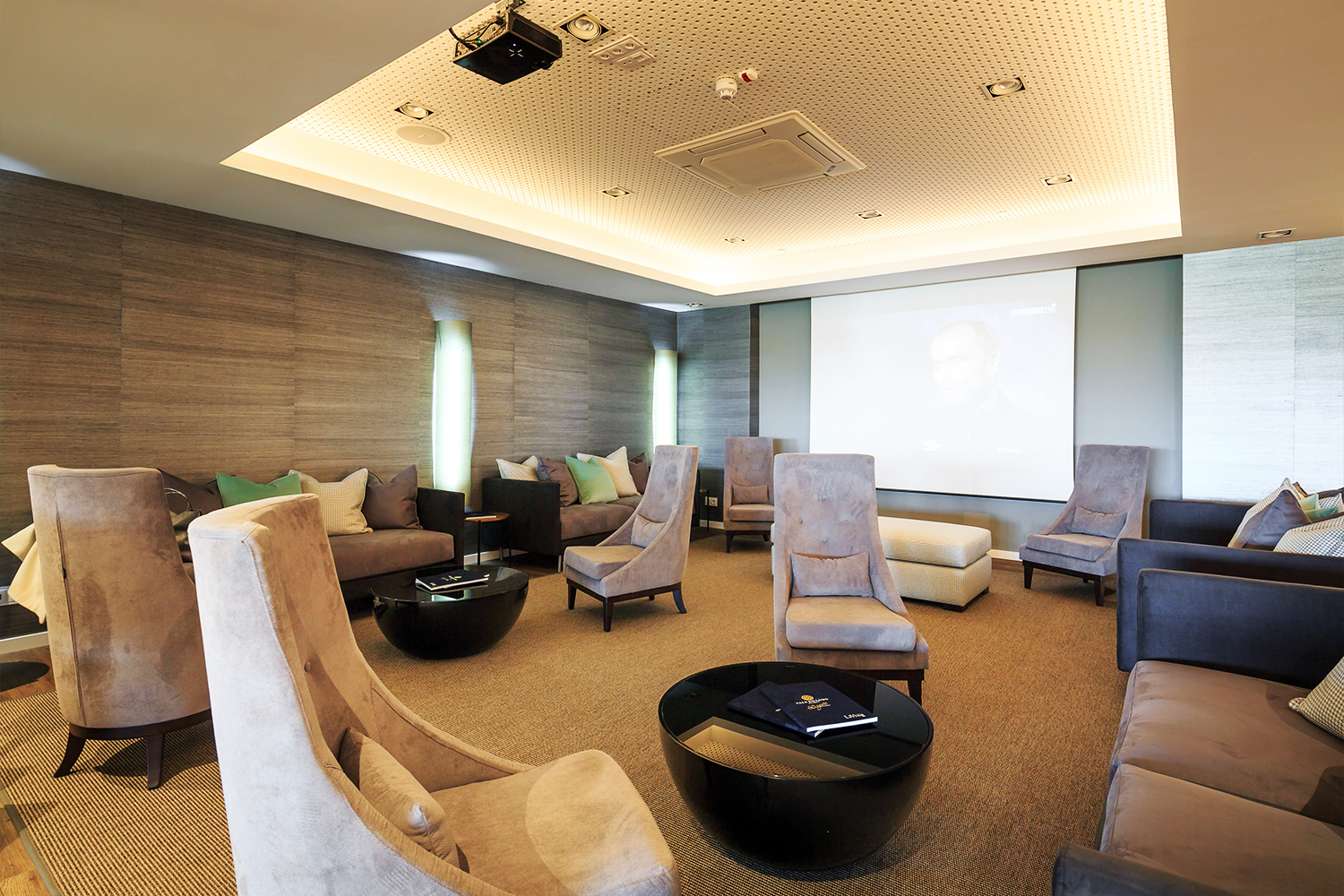 Spikes Restaurant – Vale do Lobo – Family & History